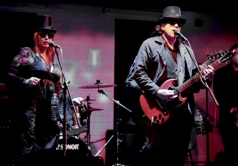 Hitman Blues Band – Playing Modern/Alt Blues